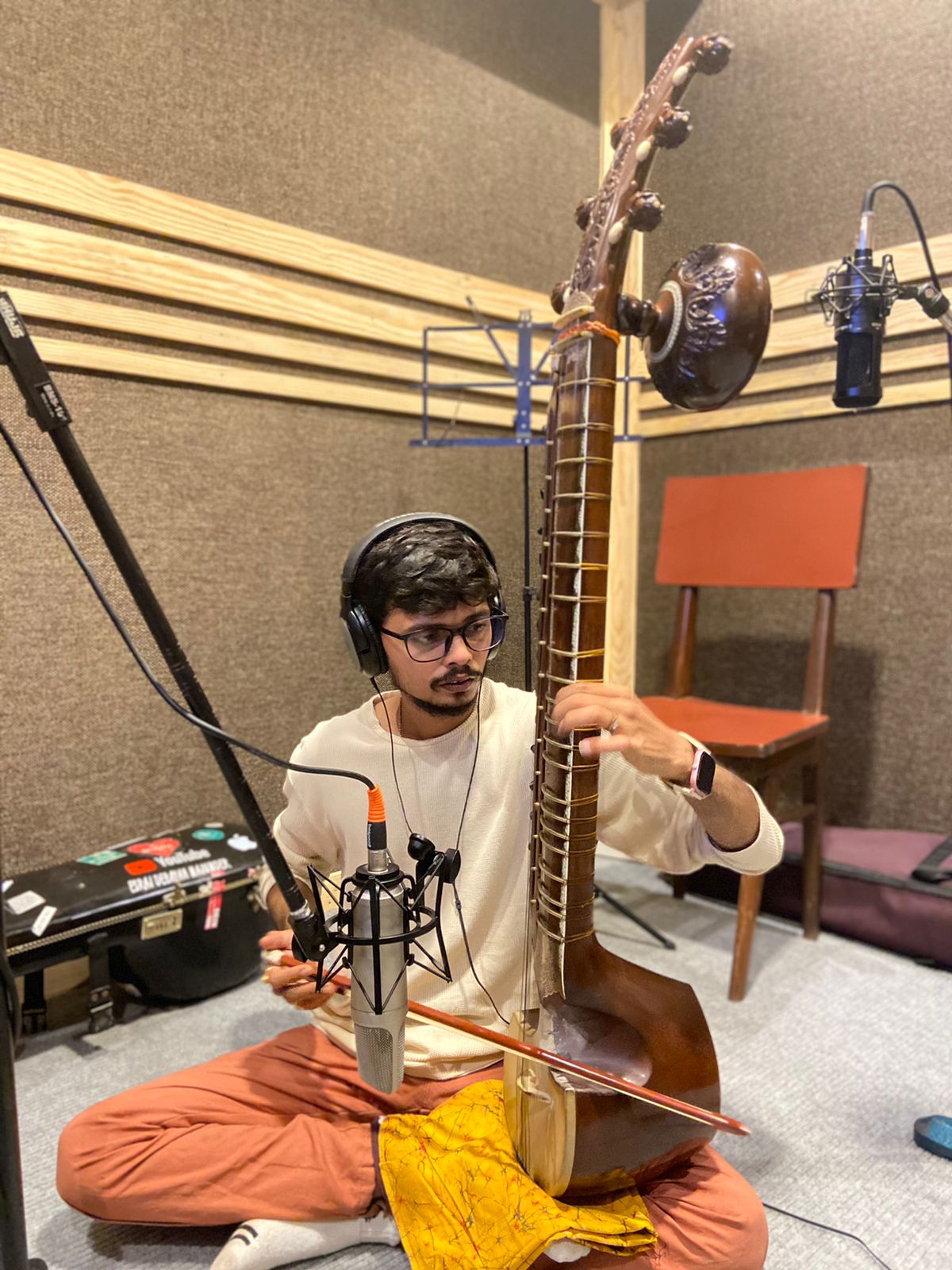 Learn to Play the Esraj | Debayan Majumder | ipassio