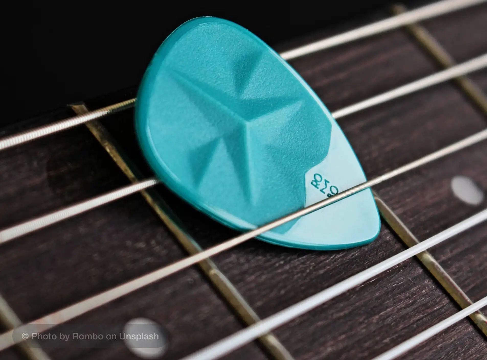 Guitar Scales for Blues Explained and Simplified - ipasssio